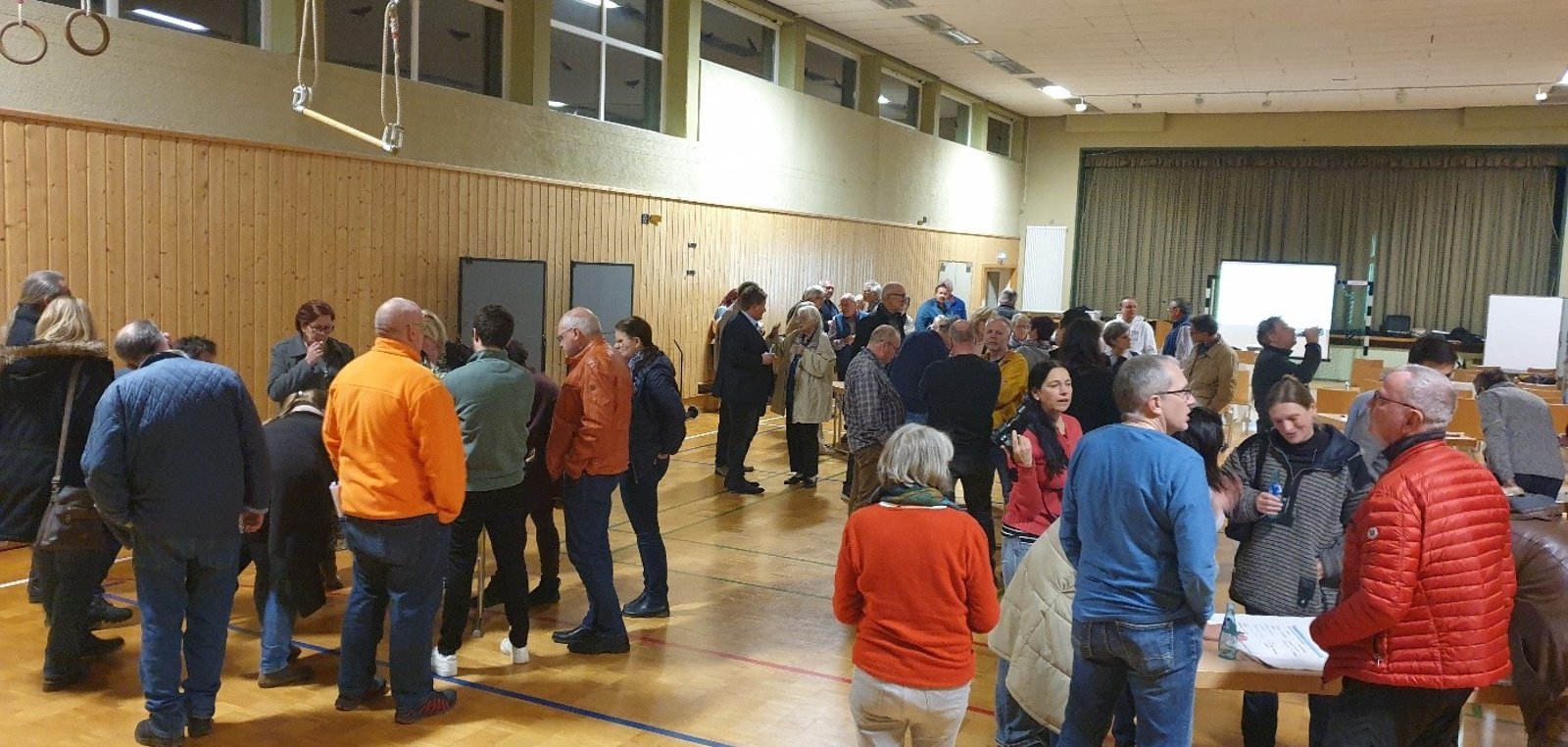 Bürgerinnen und Bürger der Stadt Leun diskutierten gemeinsam, wie es in ...